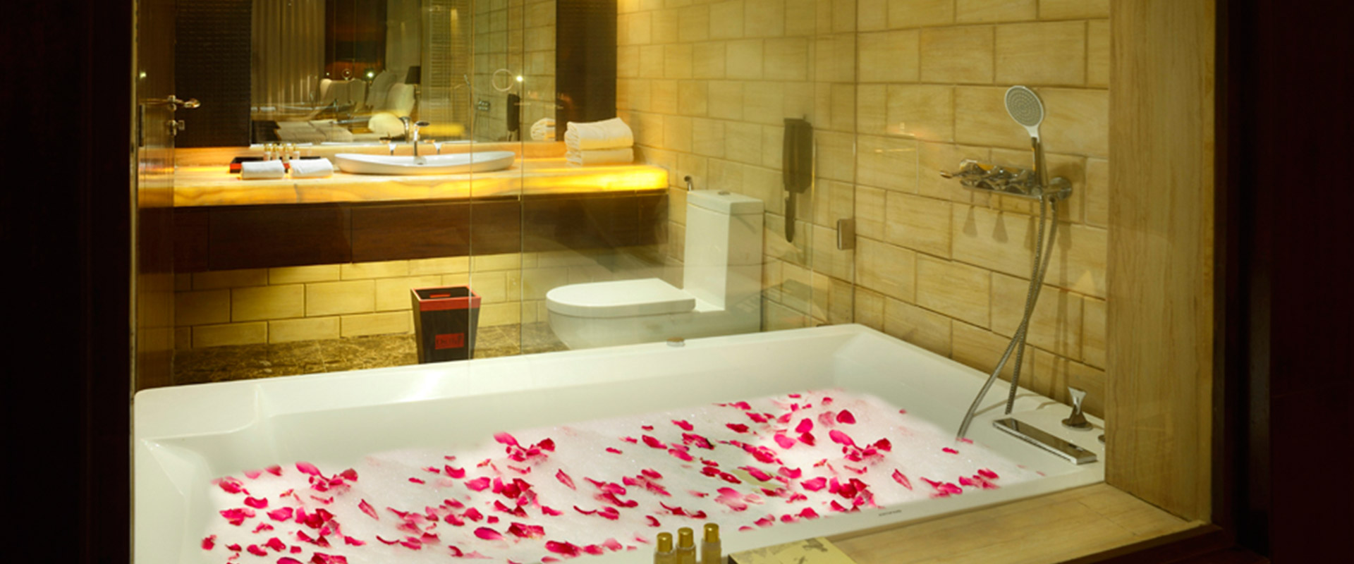 Adventure Meets Luxury At Adventure Resort Rooms Della Resorts