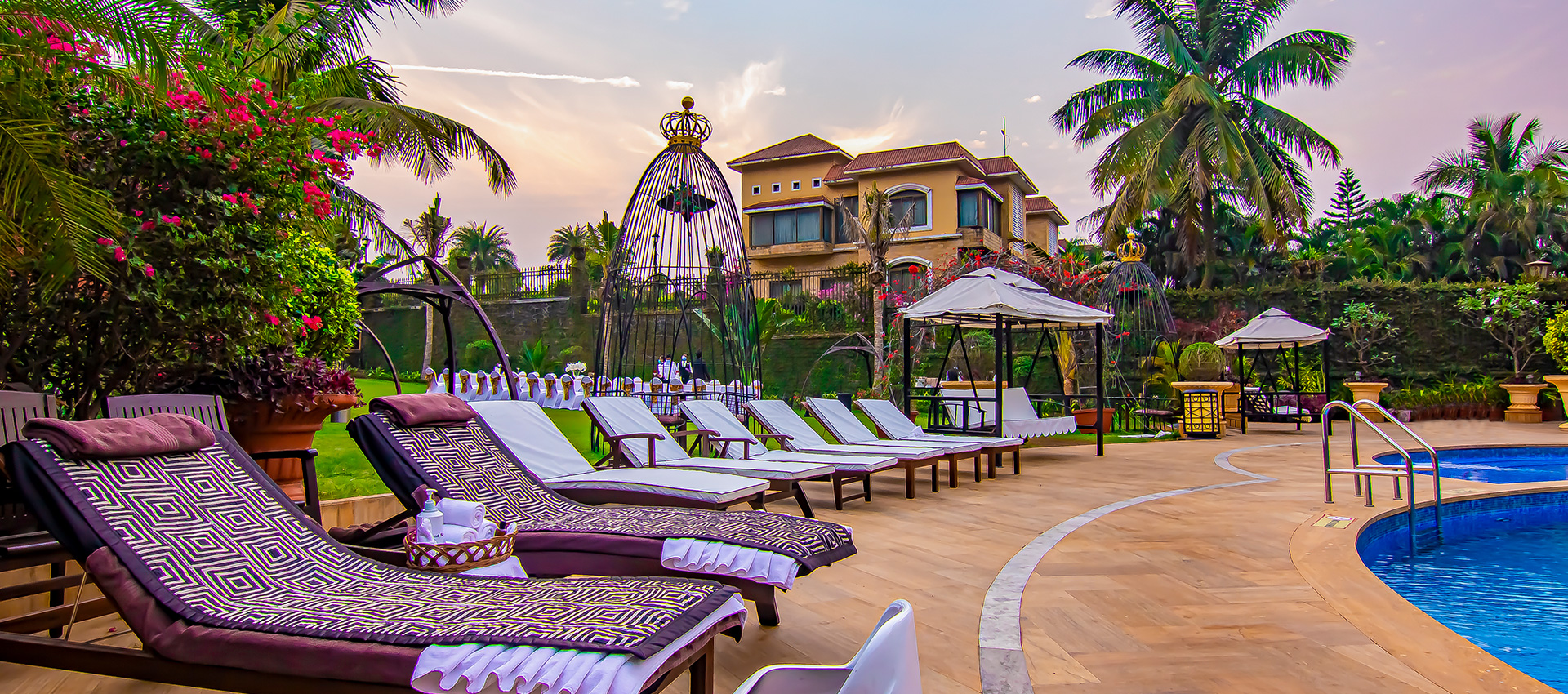 Café 24 - Della Resorts