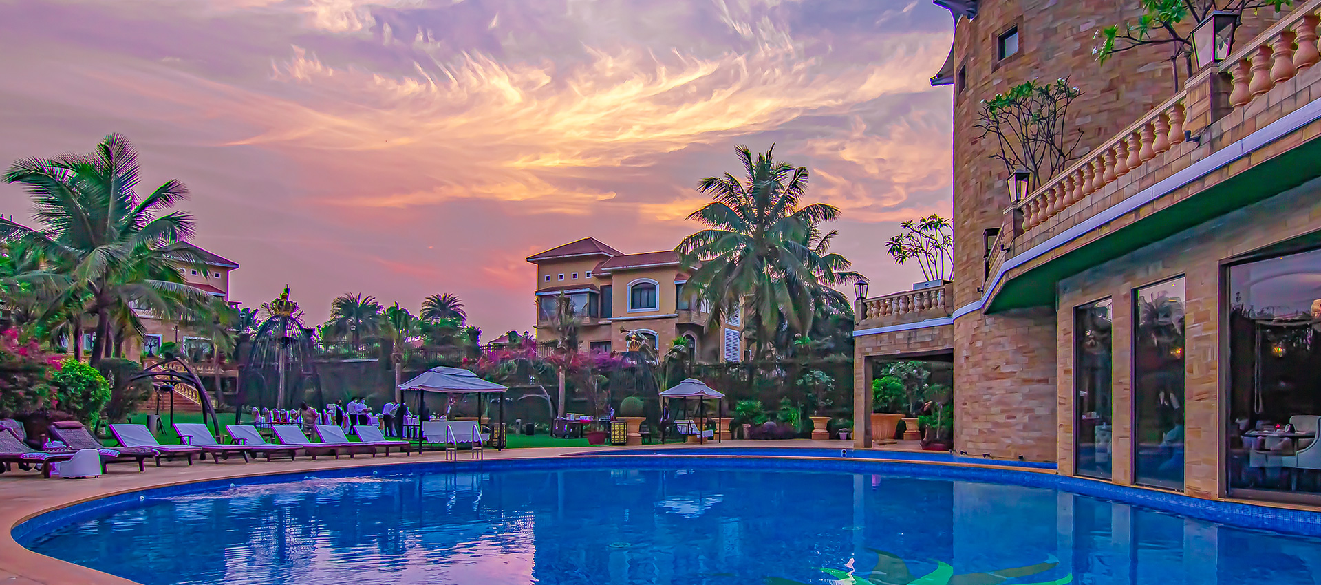 Café 24 - Della Resorts