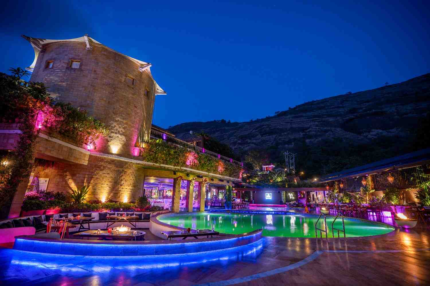 Cafe 24 - 24/7 Multi-Cuisine Restaurant in Lonavala - Della Resorts